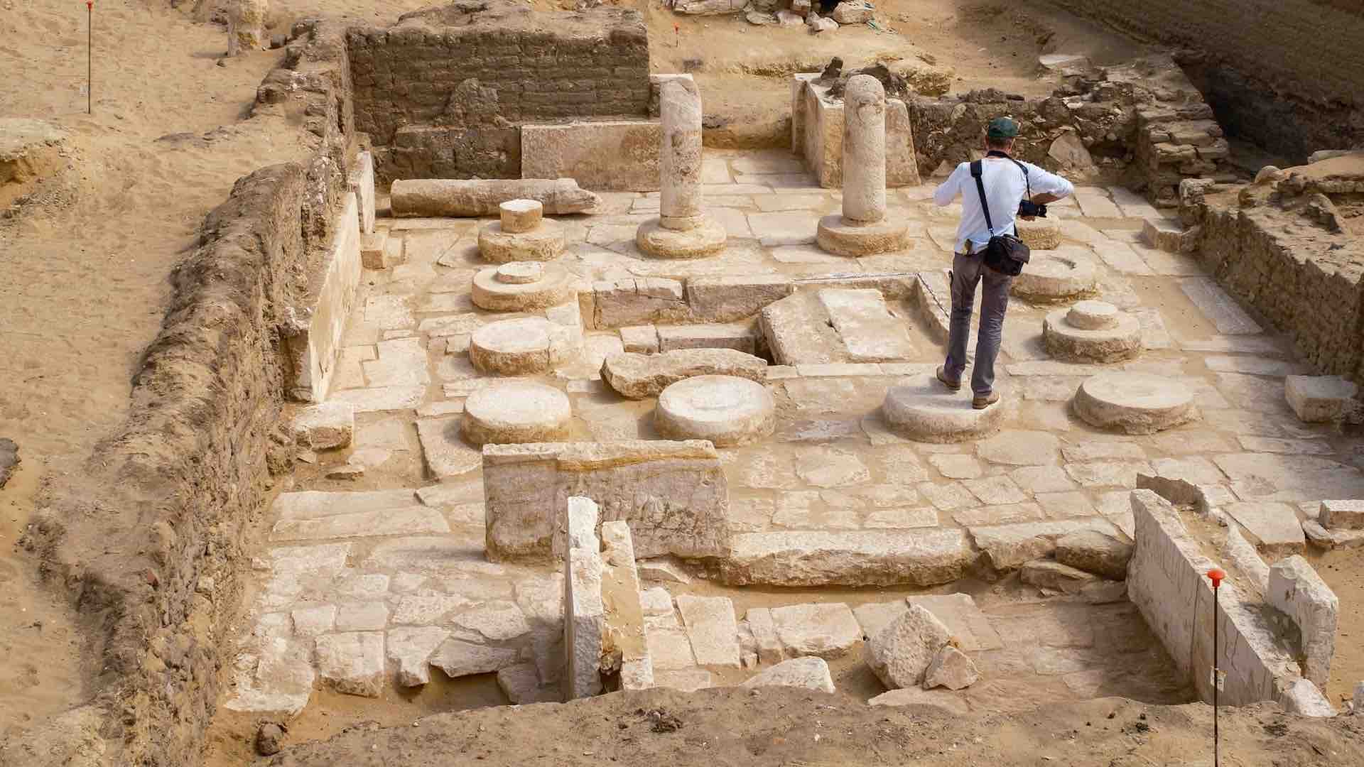 Ancient Egyptian tomb of Amun Temple steward uncovered in Saqqara ...